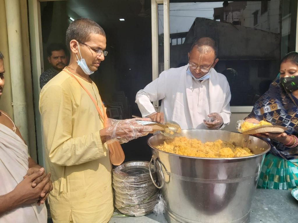 Annadan Seva – Sri Sri Radha Madanmohan | ISKCON Abids Hyderabad ...